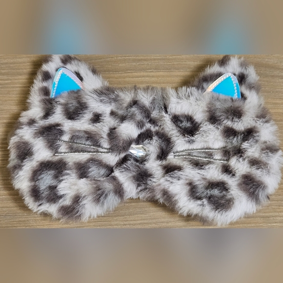 Claire's | Accessories | Claires Club Snow Leopard Cat Kitty Soft Fuzzy ...